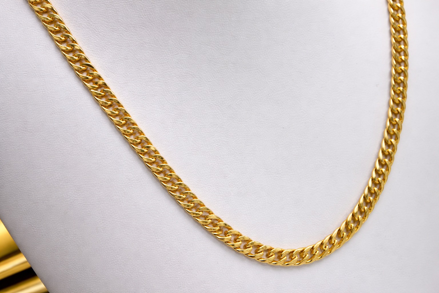 7 DIY Chunky Golden Chain Free Tutorials ⋆ GreatThingsFirst